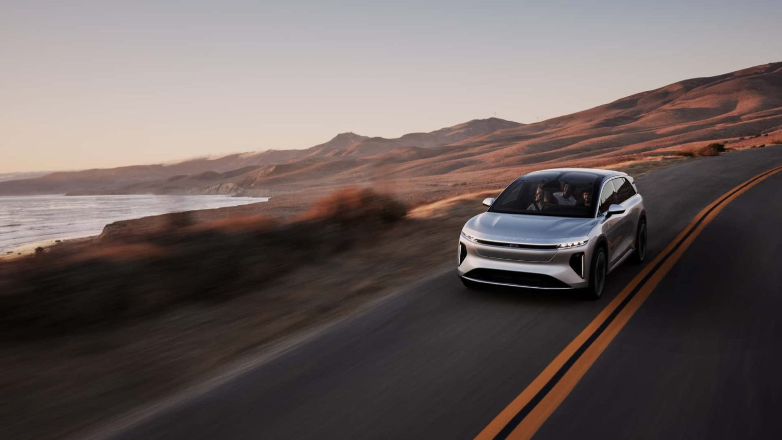 Lucid Gravity SUV 3 แถวไฟฟ้า 708 กม./ชาร์จ เปิดตัวในสหรัฐฯ ราคาต่ำกว่า ...