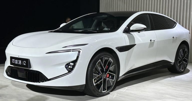 นำเข้าขายลาว 1.82 ล้านบาท AVATR 12 ซีดานไฟฟ้า RWD 308 แรงม้า 700 กม./ชาร์จ CLTC - รถใหม่วันนี้ ...