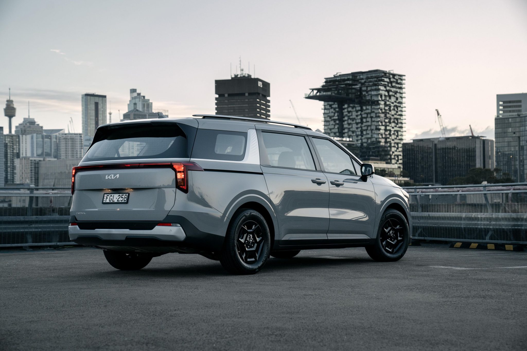 เปิดราคา 1.21 - 1.81 ล้านบาทในออสเตรเลีย KIA CARNICAL ใหม่ พร้อม 1.6T ...