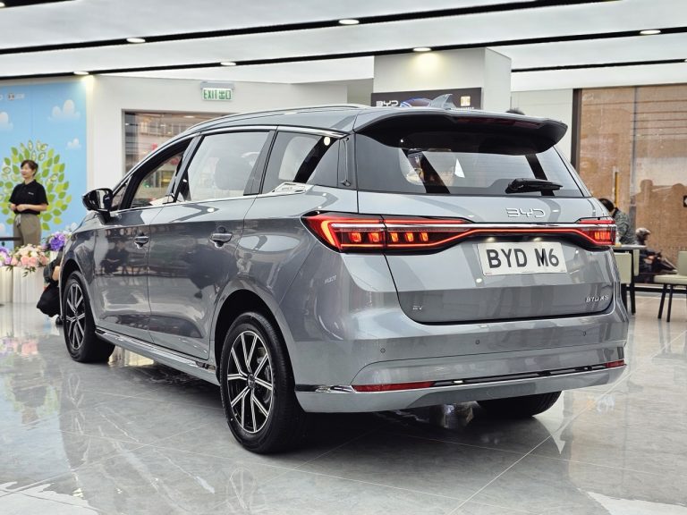 ปรับลง 30,000 บาท BYD M6 MPV ไฟฟ้า 6-7 ที่นั่ง วิ่งได้ 420 - 530 กม./ชาร์จ ราคา 799,900 ...