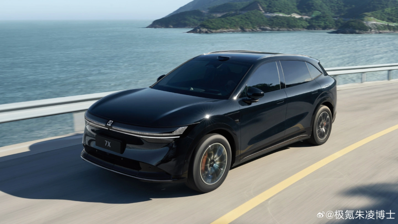 ZEEKR ทดสอบ 7X กับอุปกรณ์ทุบกระจกที่ติดตั้งภายในรถยนต์ไฟฟ้าเป็นมาตรฐาน ...