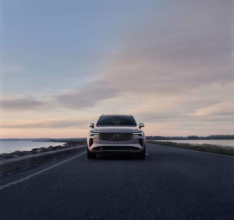 เปิดตัวไทย 24 มีนาคมนี้ VOLVO XC90 ปลั๊กอินไฮบริดใหม่ วิ่งไฟฟ้า 70 กม. ...