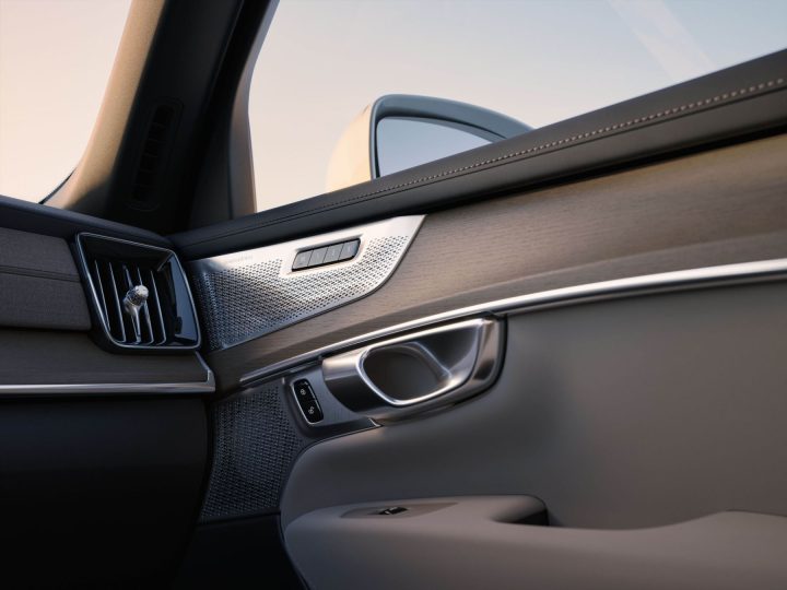 เปิดตัวไทย 24 มีนาคมนี้ VOLVO XC90 ปลั๊กอินไฮบริดใหม่ วิ่งไฟฟ้า 70 กม. ...