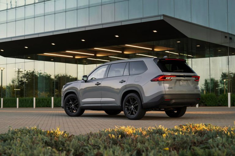 Toyota Grand Highlander SUV 8 ที่นั่ง เพิ่มรุ่น Hybrid Nightshade ...