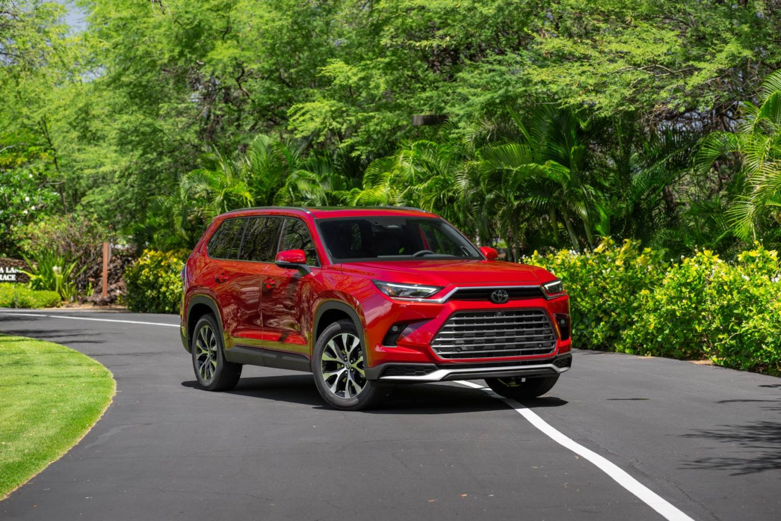 Toyota Grand Highlander SUV 8 ที่นั่ง เพิ่มรุ่น Hybrid Nightshade ...