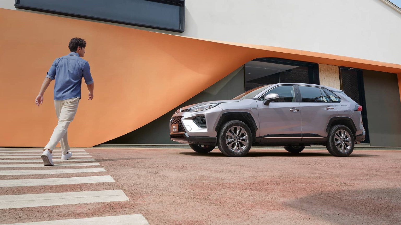 ราคาพิเศษในจีน 601,000 บาท GAC TOYOTA Wildlander/RAV4 เบนซินไฮบริด 2.5 ...