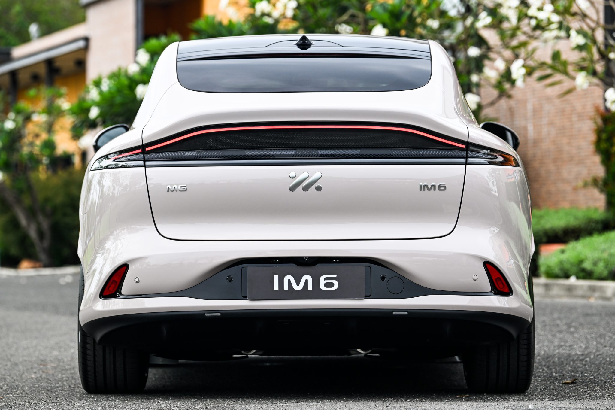 ฟรี ประกันชั้น 1 กว่า 3 ปี MG IM6 EV วิ่ง 550 - 750 กม./ชาร์จ NEDC ราคา ...