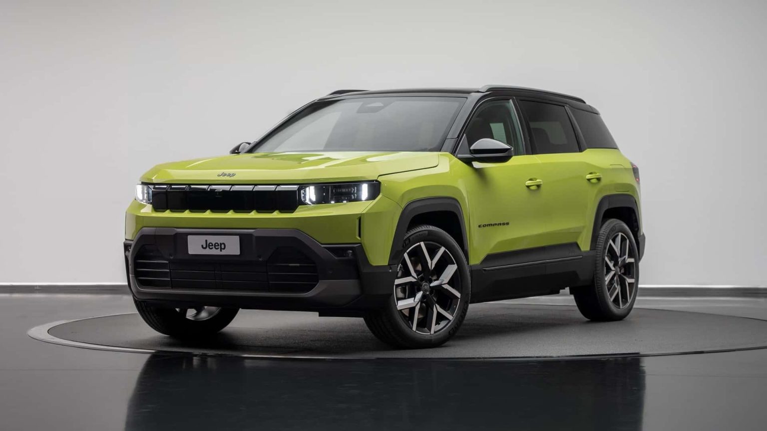 ภาพคันจริง Jeep Compass SUV ขนาดกลางมีให้เลือกทั้ง BEV , HEV , PHEV ...