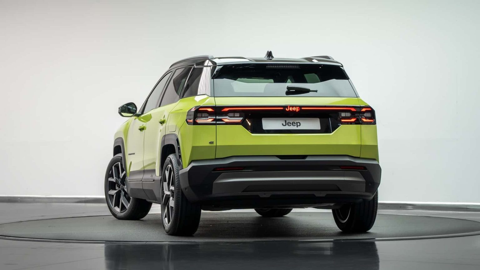 ภาพคันจริง Jeep Compass SUV ขนาดกลางมีให้เลือกทั้ง BEV , HEV , PHEV ...