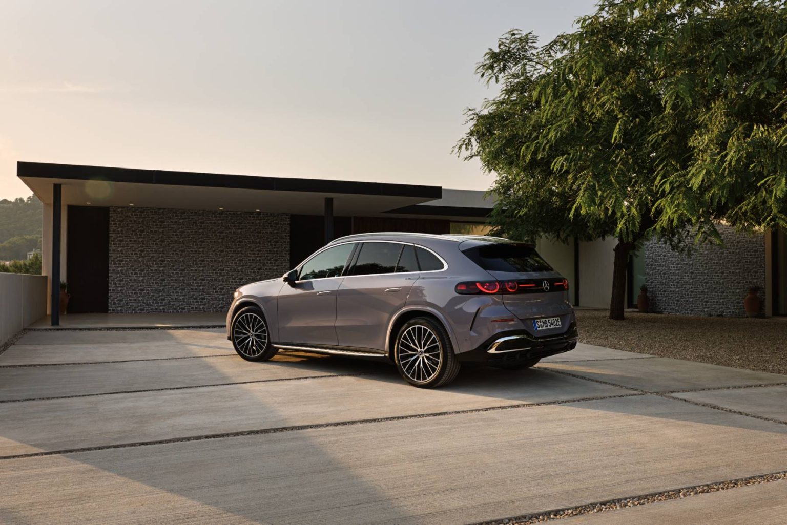 เปิดตัว Mercedes-Benz GLC EV ใหม่ วิ่งได้ไกลกว่า 713 กม./ชาร์จ WLTP รองรับ 800V DC330kW - รถใหม่ ...