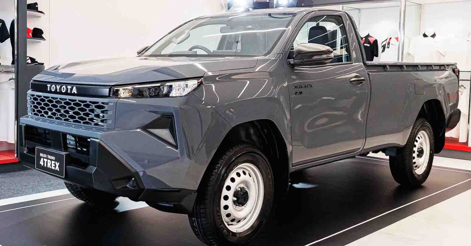 รวมภาพคันจริง! Toyota Hilux TRAVO 4TREK 2025 Standard Cab (ตอนเดียว ...
