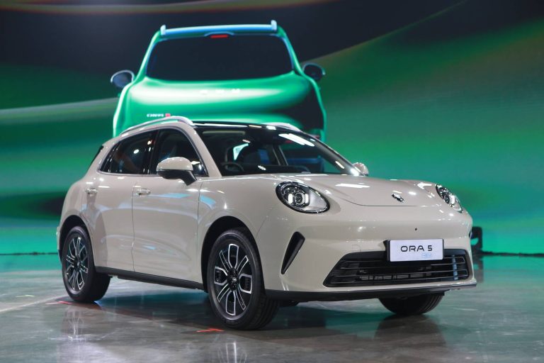 เปิดราคา ORA 5 EV : 629,000 - 699,000 บาท ไฮบริด 709,000 - 779,000 บาท ...